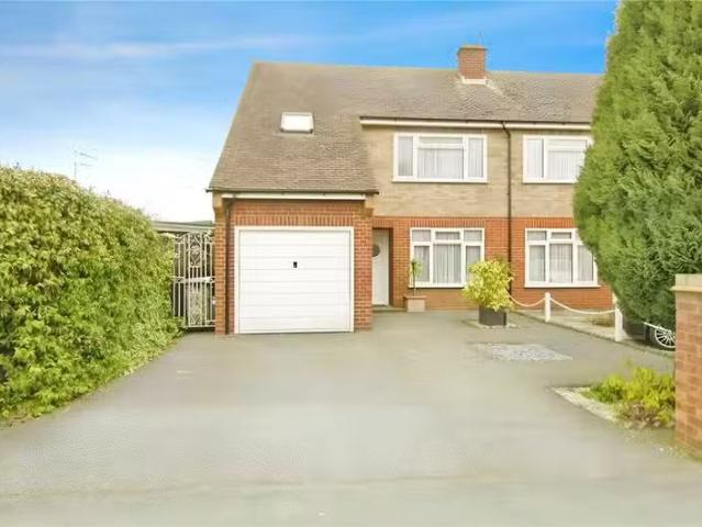 5 bedroom Semi Detached House to rent, Spring Rise, Egham, TW2.