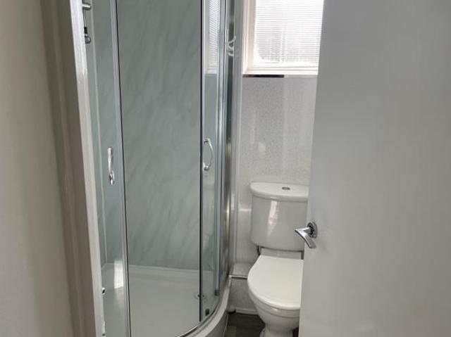 5 bedroom semi detached house to rent