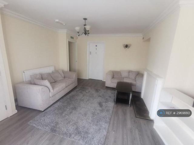 5 bedroom semi detached house to rent