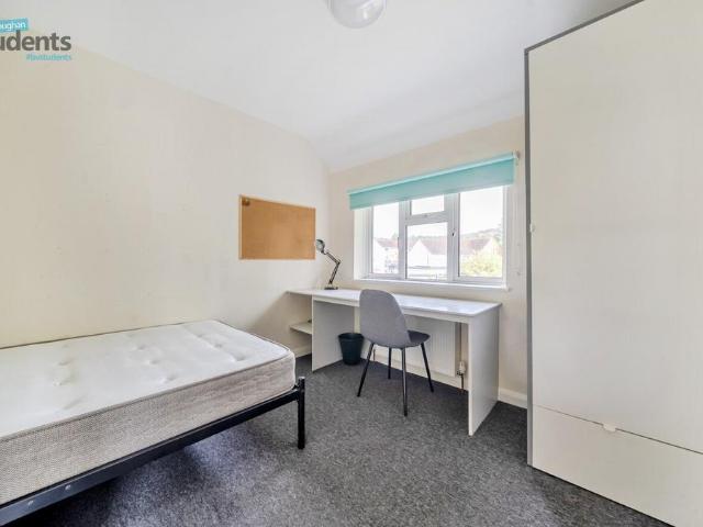 5 bedroom semi detached house to rent