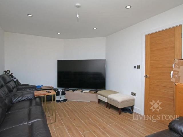 5 bedroom semi detached house to rent