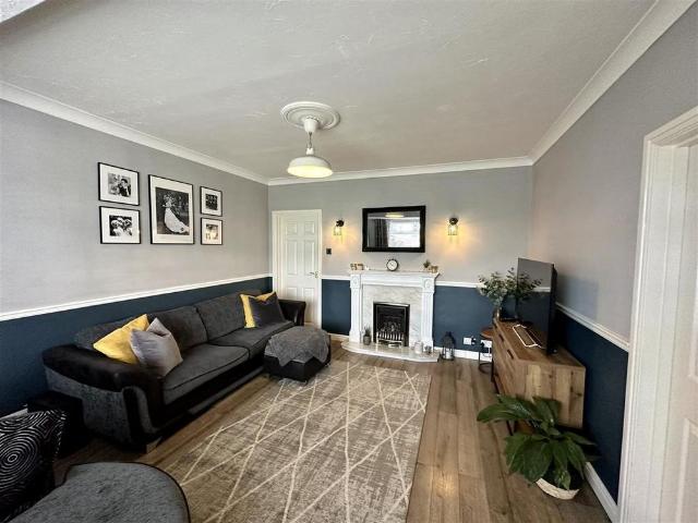 5 bedroom semi detached house to rent