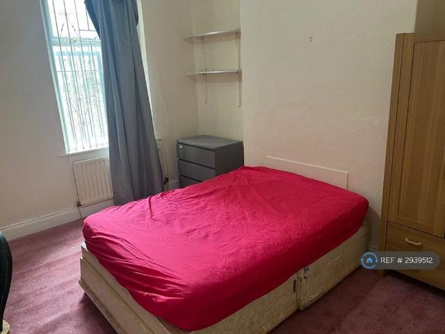 5 bedroom semi detached house to rent
