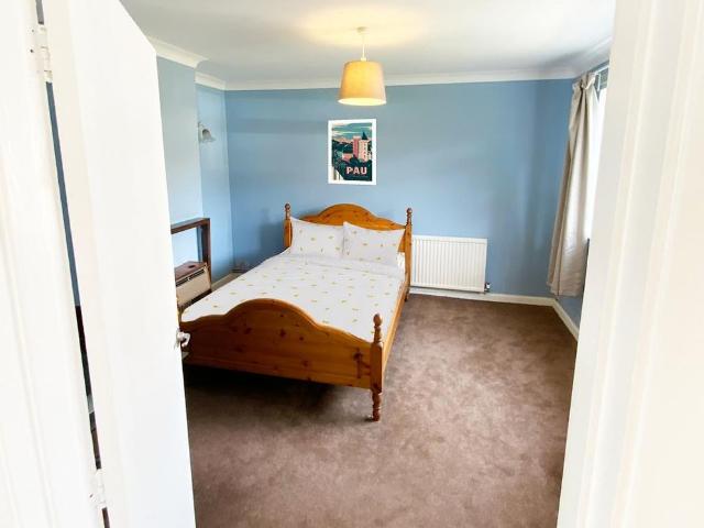 5 bedroom semi detached house to rent