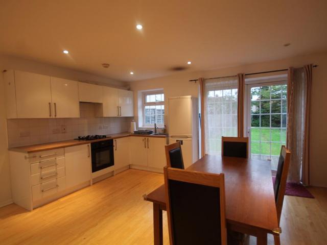 5 bedroom semi detached house to rent