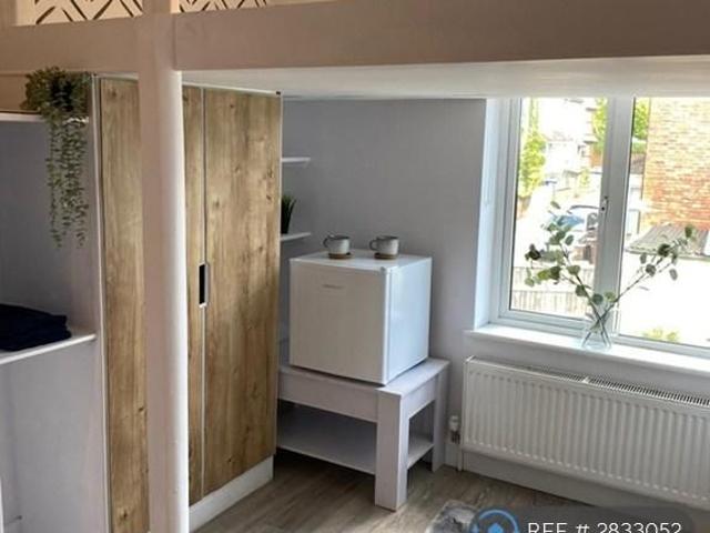 5 bedroom semi detached house to rent