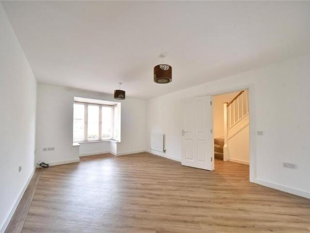 5 bedroom semi detached house to rent