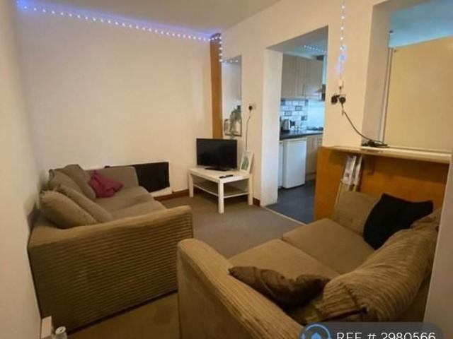 5 bedroom semi detached house to rent
