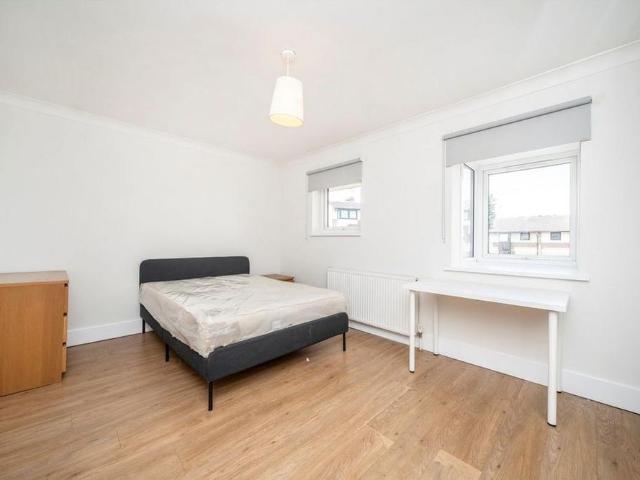 5 bedroom semi detached house to rent