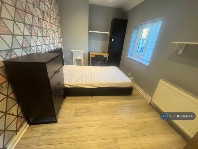 5 bedroom semi detached house to rent