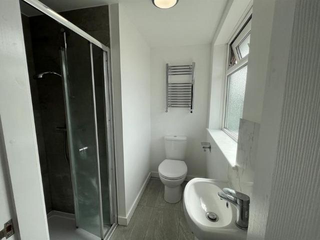 5 bedroom semi detached house to rent