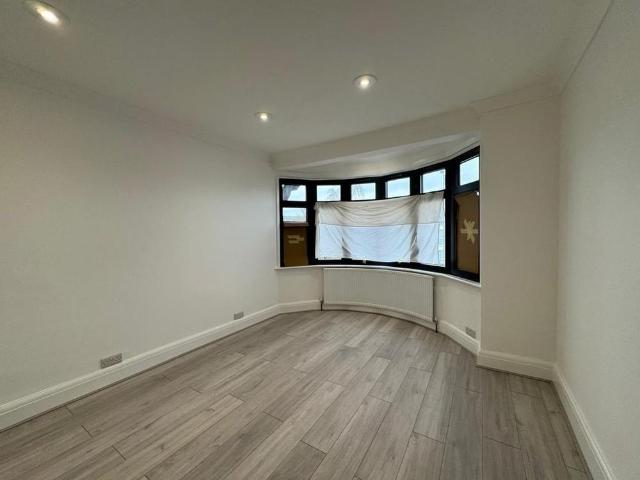 5 bedroom semi detached house to rent
