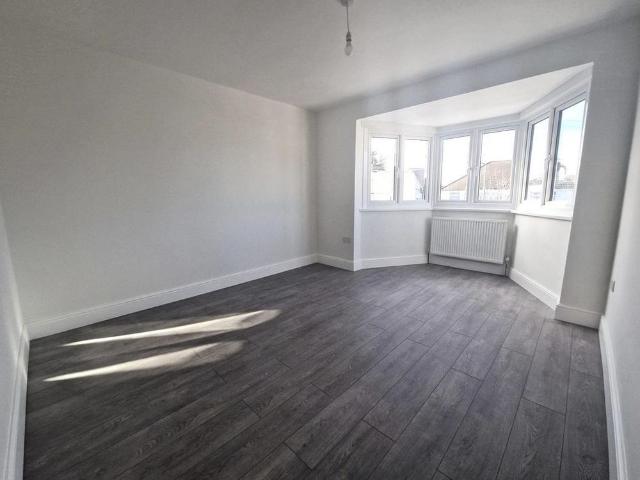 5 bedroom semi detached house to rent