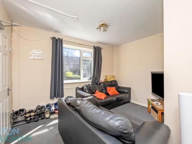 5 bedroom semi detached house to rent