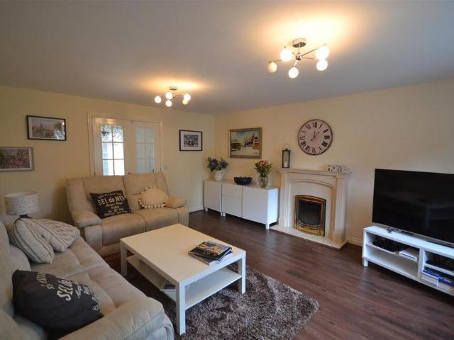 5 bedroom semi detached house to rent