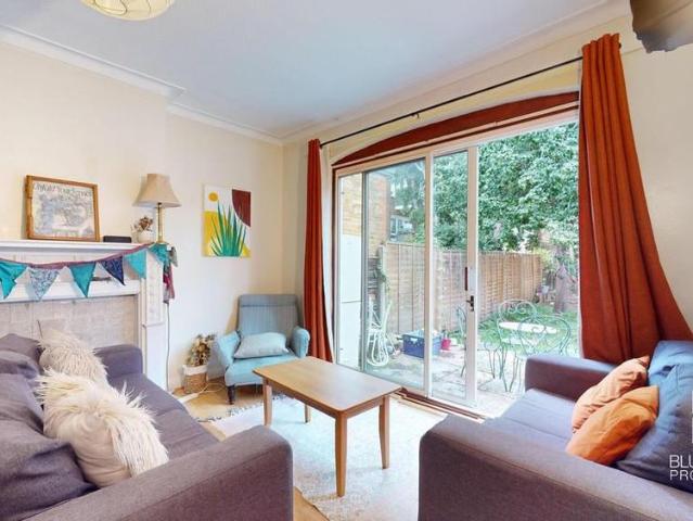 5 bedroom semi detached house to rent
