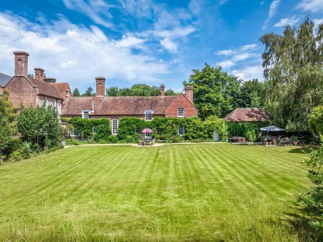 5 bedroom semi detached house to rent