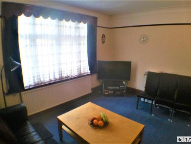 5 bedroom semi detached house to rent