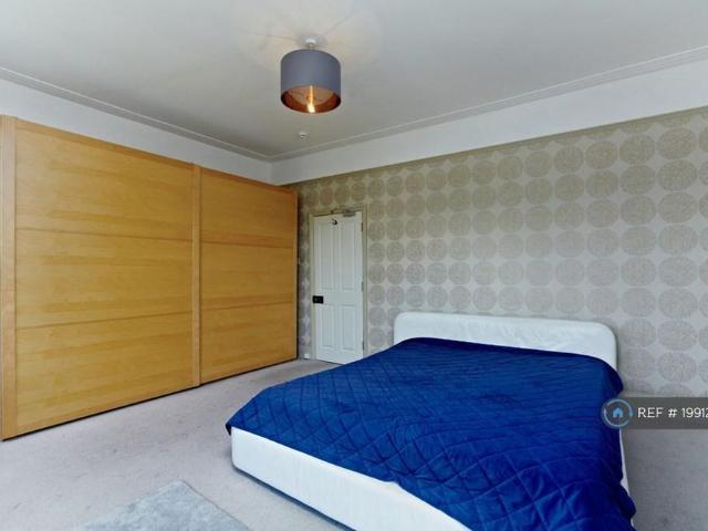 5 bedroom semi detached house to rent