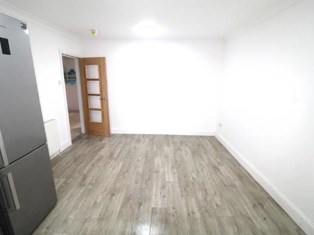 5 bedroom semi detached house to rent