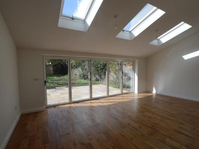 5 bedroom semi detached house to rent