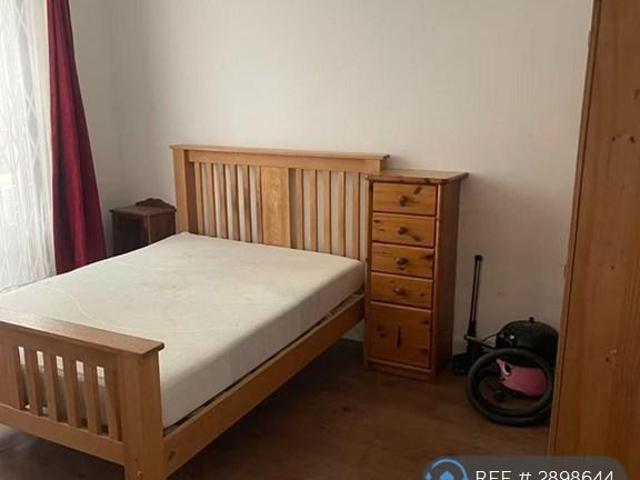 5 bedroom semi detached house to rent