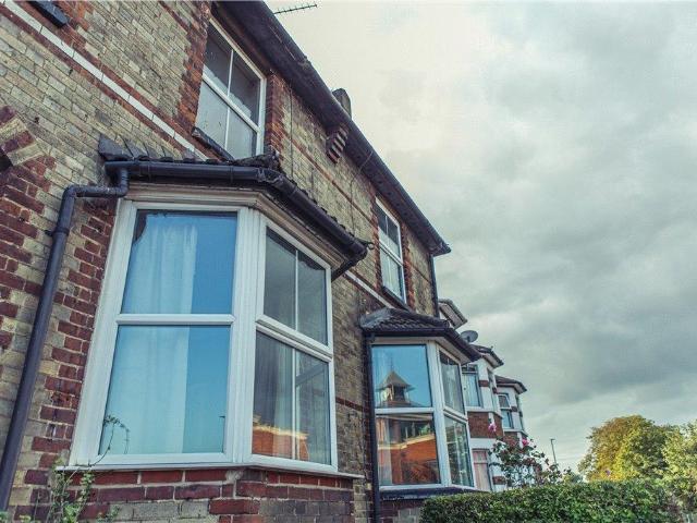 5 bedroom semi detached house to rent