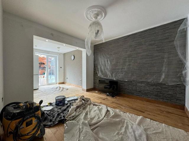 5 bedroom semi detached house to rent