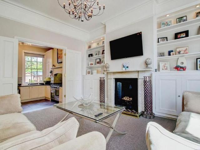 5 bedroom semi detached house to rent