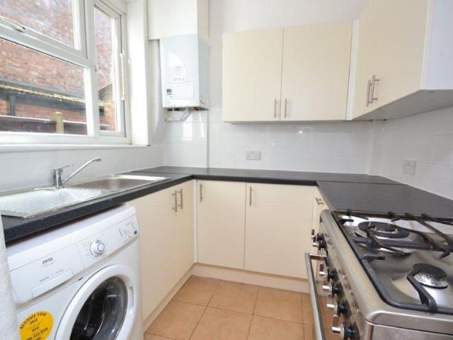 5 bedroom semi detached house to rent