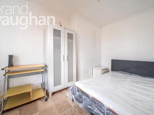 5 bedroom semi detached house to rent