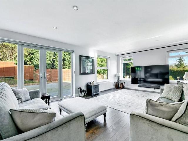 5 bedroom semi detached house to rent