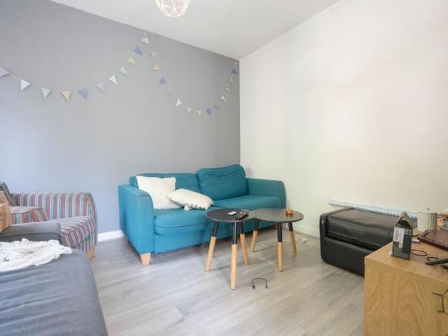 5 bedroom Semi detached house to rent