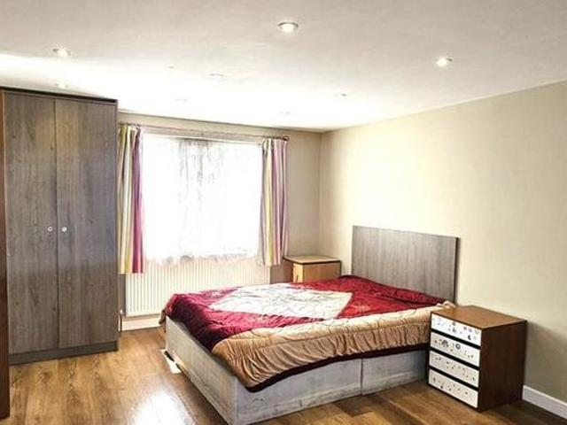 5 bedroom semi detached house to rent