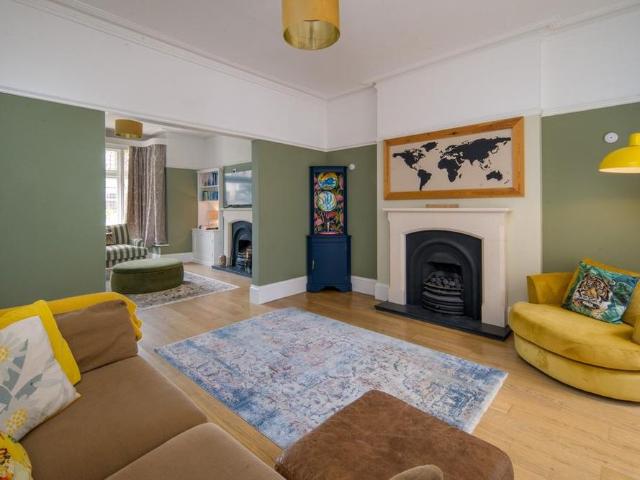 5 bedroom semi detached house to rent