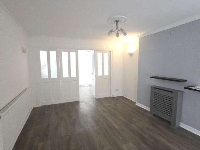 5 bedroom semi detached house to rent