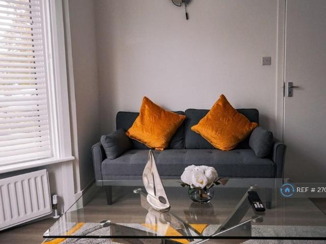 5 bedroom semi detached house to rent