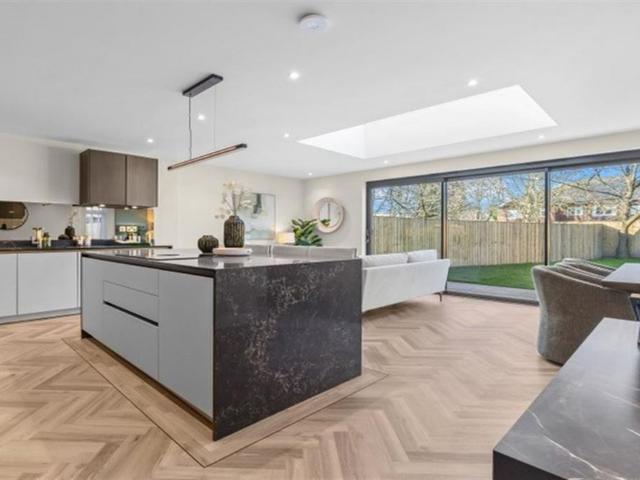 5 bedroom semi detached house to rent