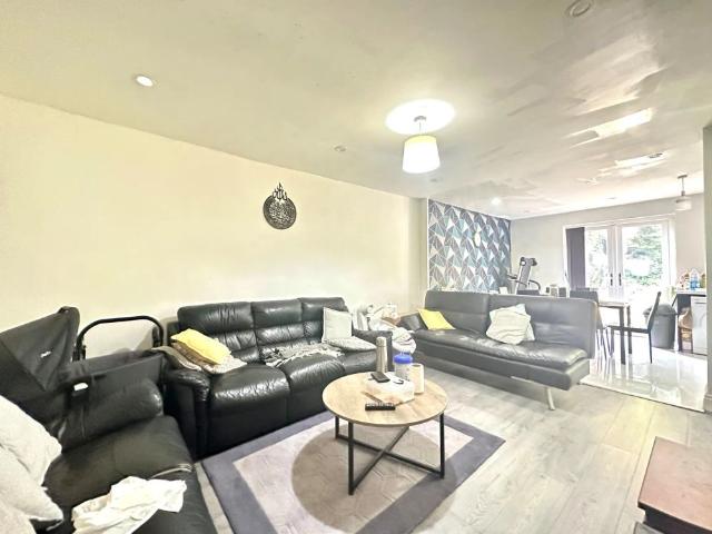 5 bedroom semi detached house to rent