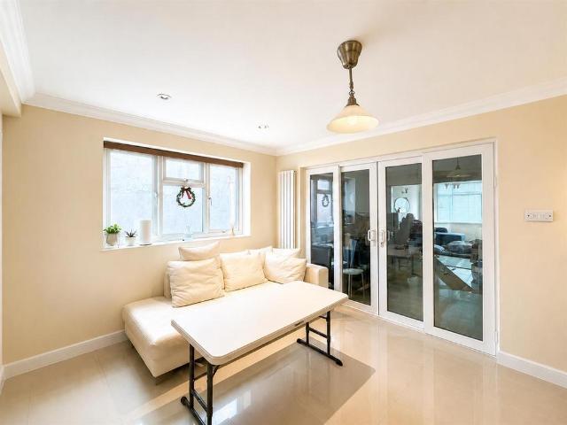 5 bedroom semi detached house to rent