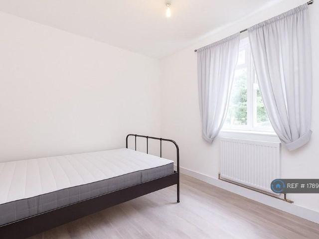 5 bedroom semi detached house to rent