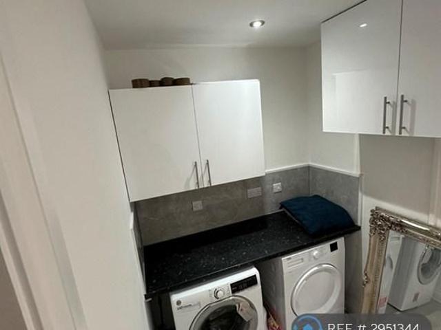 5 bedroom semi detached house to rent