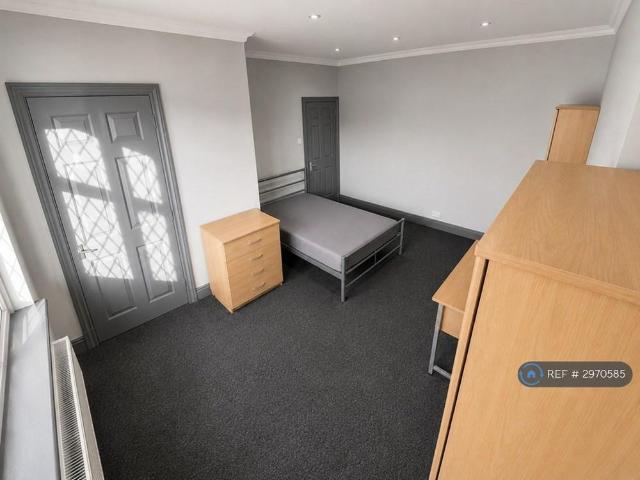 5 bedroom semi detached house to rent