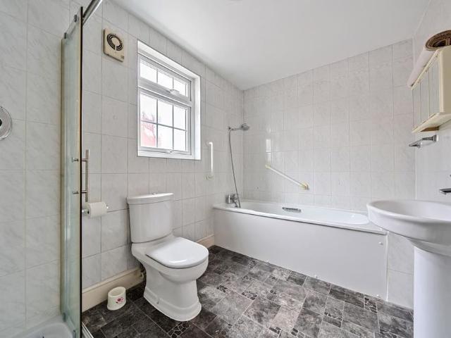 5 bedroom semi detached house to rent