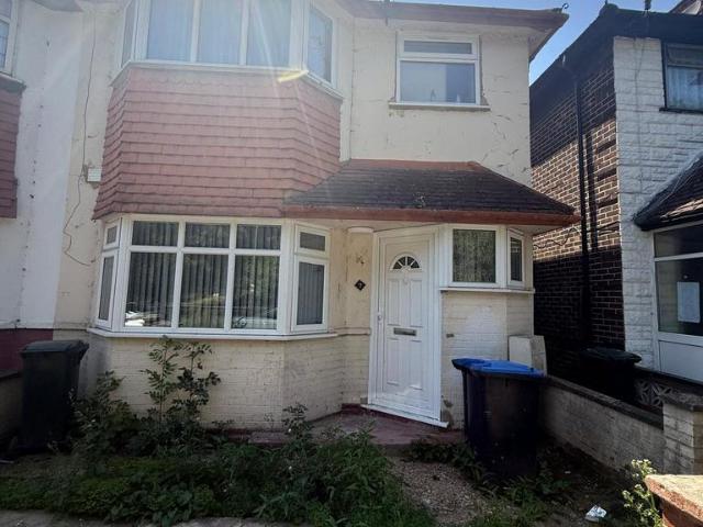 5 bedroom semi detached house to rent