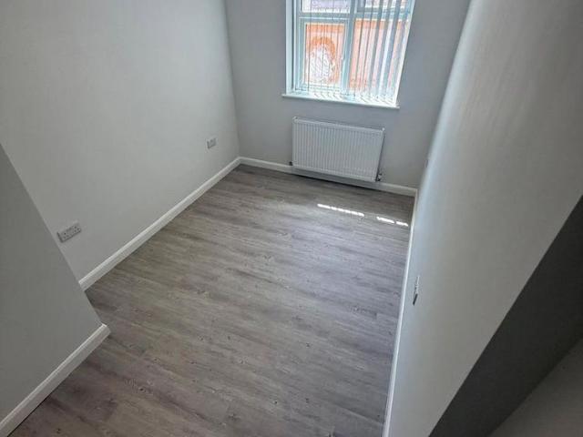 5 bedroom semi detached house to rent
