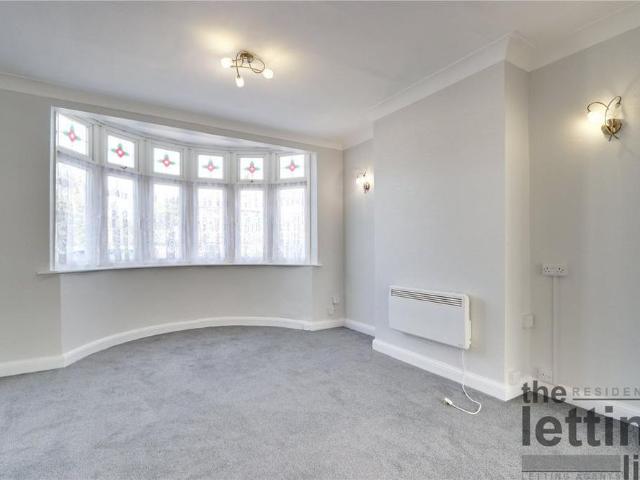 5 bedroom semi detached house to rent