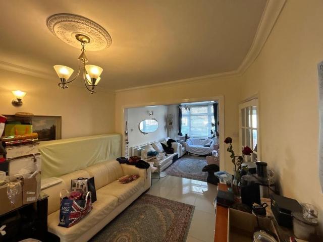5 bedroom semi detached house to rent