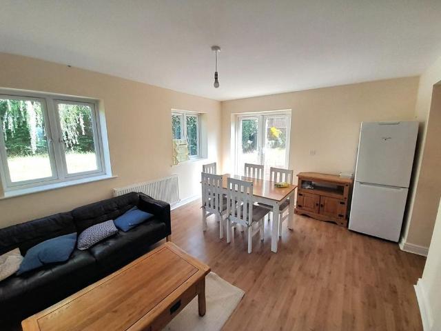 5 bedroom semi detached house to rent