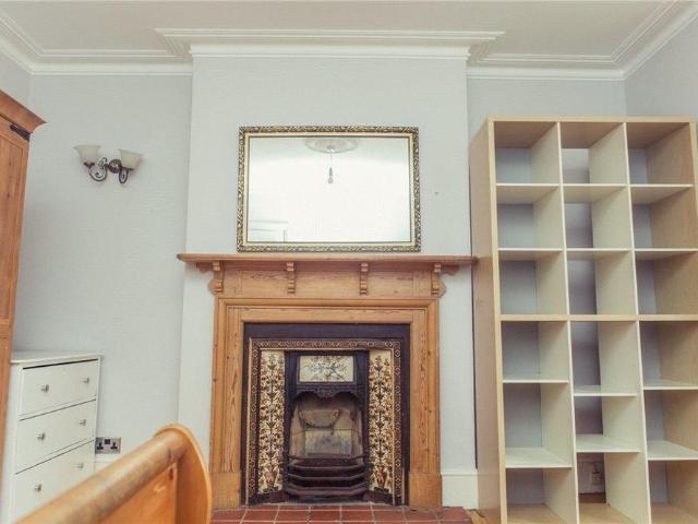 5 bedroom semi detached house to rent